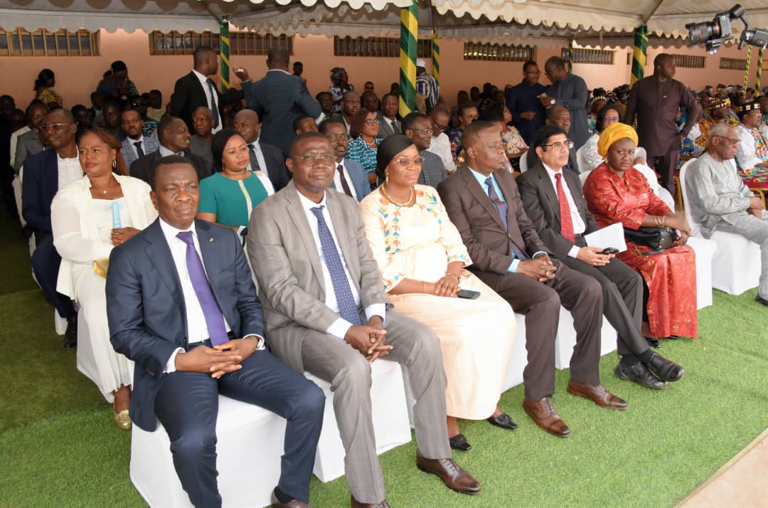 Togo : Le nouveau marché de Tsévié ainsi que la maison des jeunes et de ...